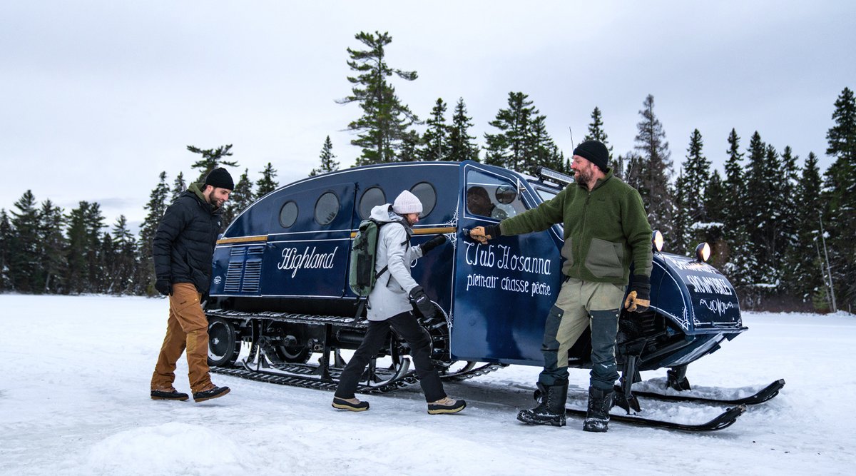Outfitters where you can ride on a vintage snow bus | Quebec Outfitters